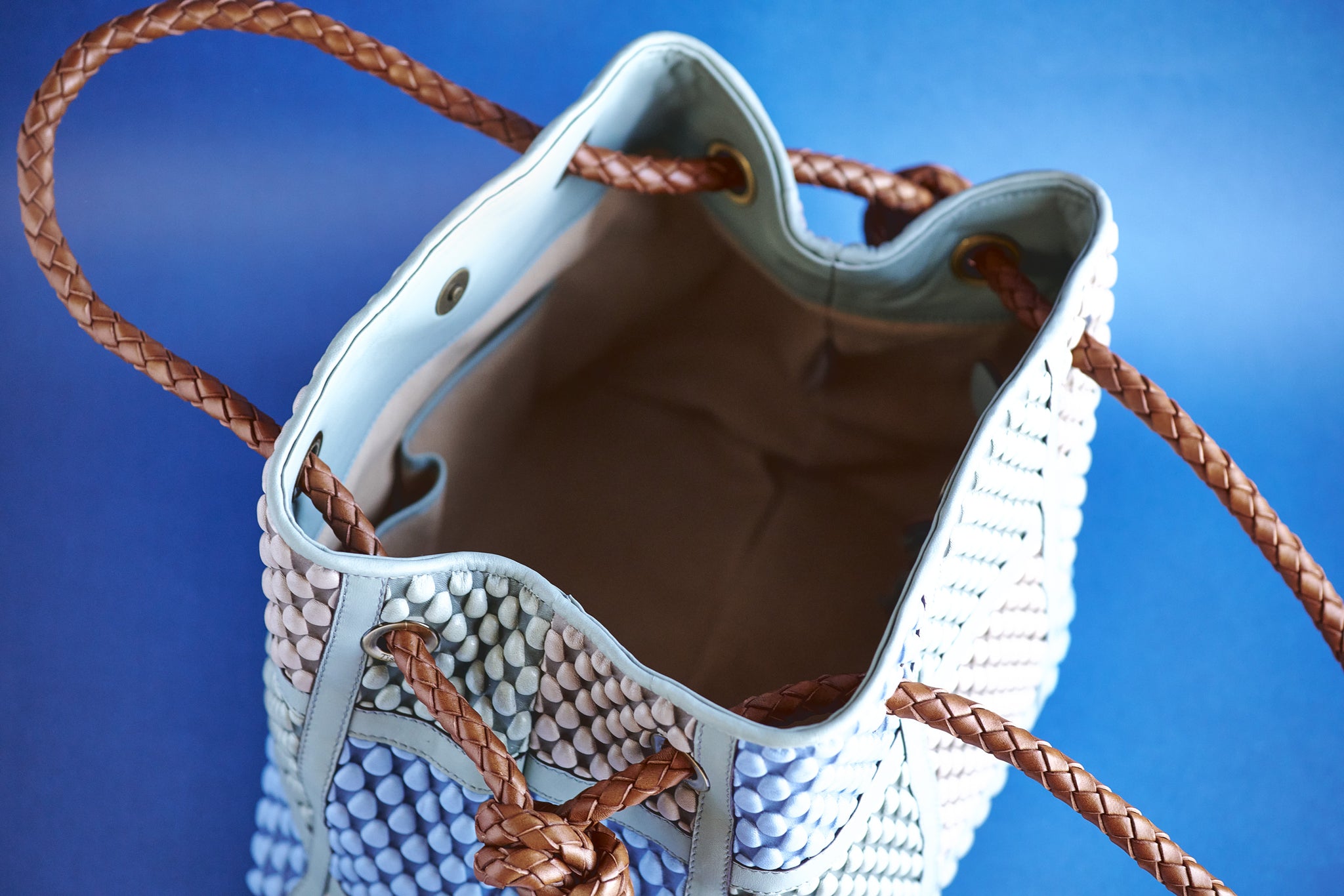 Spring bucket bags store